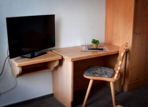 Escrivaninha, camas extras/dobráveis (sobretaxa), Wi-Fi de cortesia