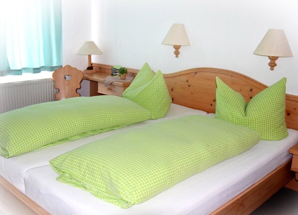 Secretária, camas desdobráveis, Wi-fi grátis, roupa de cama fornecida