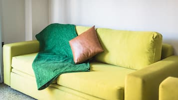 Apartamento grand (Near Metro #1) | Área de estar | TV de tela plana