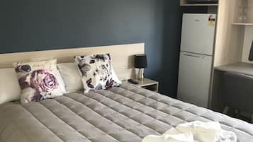 Quarto triplo luxo, 1 quarto | 1 quarto, cortinas blackout, ferros/tábuas de passar roupa
