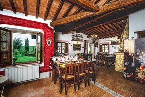 Café da manhã com buffet todos os dias (EUR 10 por pessoa) 