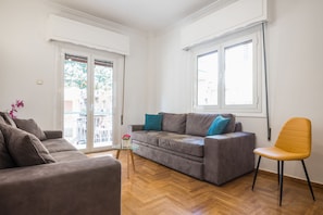 Apartamento (Victoria Best Apartments near metro) | Sala | TV plasma