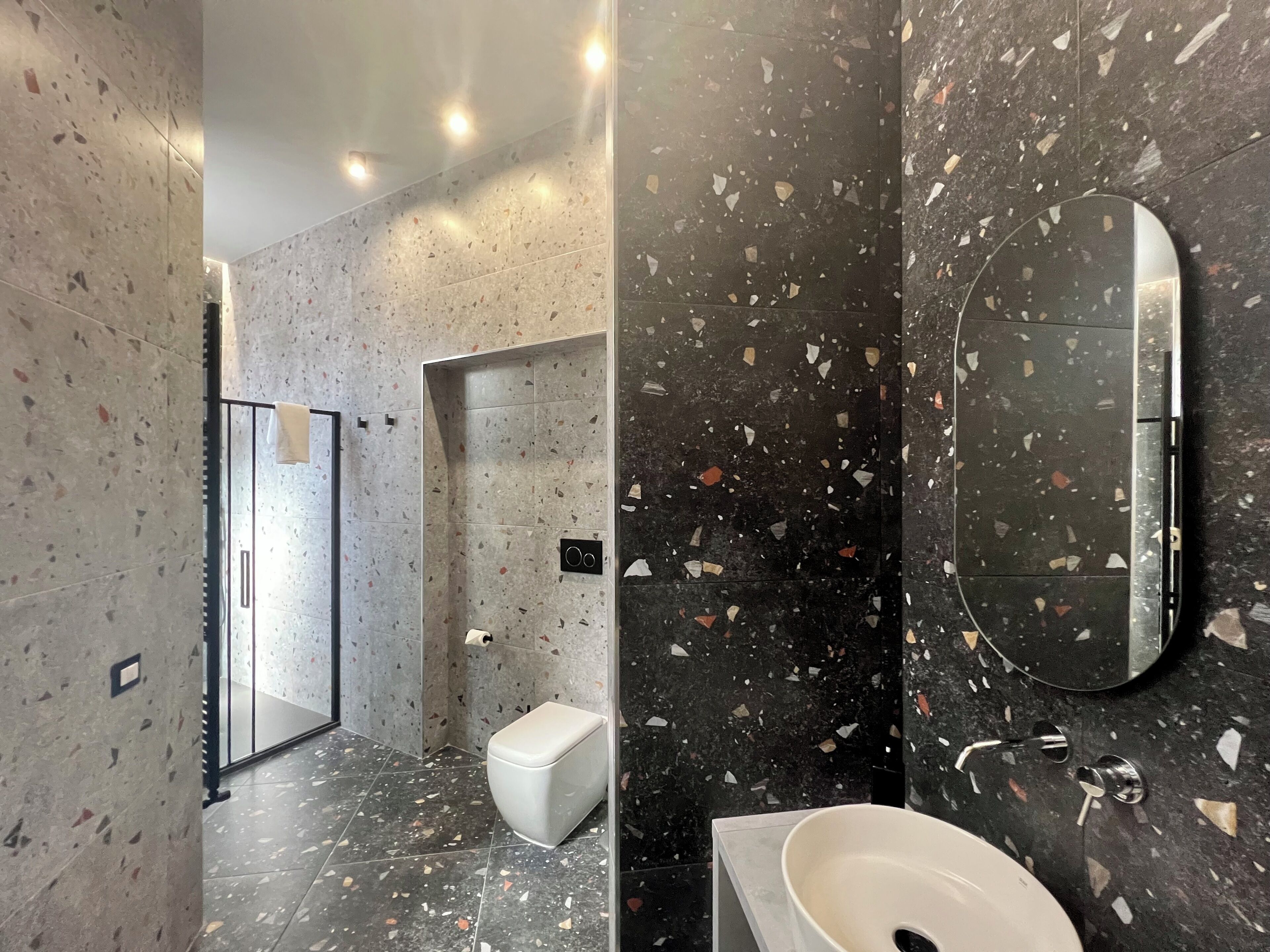 Quarto casal, banheiro privativo | Roupas de cama premium, escrivaninha, Wi-Fi de cortesia