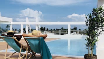 Deluxe Premium Penthouse - Extra Pool Access | Cofre no quarto, com decoração personalizada