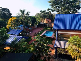 Quarto Triplo Superior, 2 camas de casal, varanda | Vista do quarto