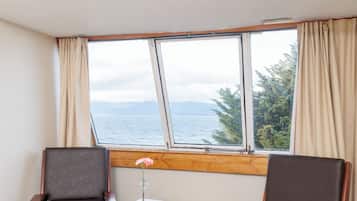 Quarto Duplo, vista para o lago | Cofre no quarto, Wi-fi grátis, roupa de cama fornecida