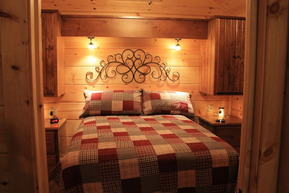 Cabins At The Gap The Getaway Cabin 1 Bedroom 1 Bath Loft - Lake Lure, NC