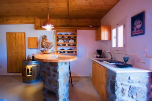 Private suite | Cozinha americana privada | Geladeira, cooktop, talheres/pratos/utensílios de cozinha
