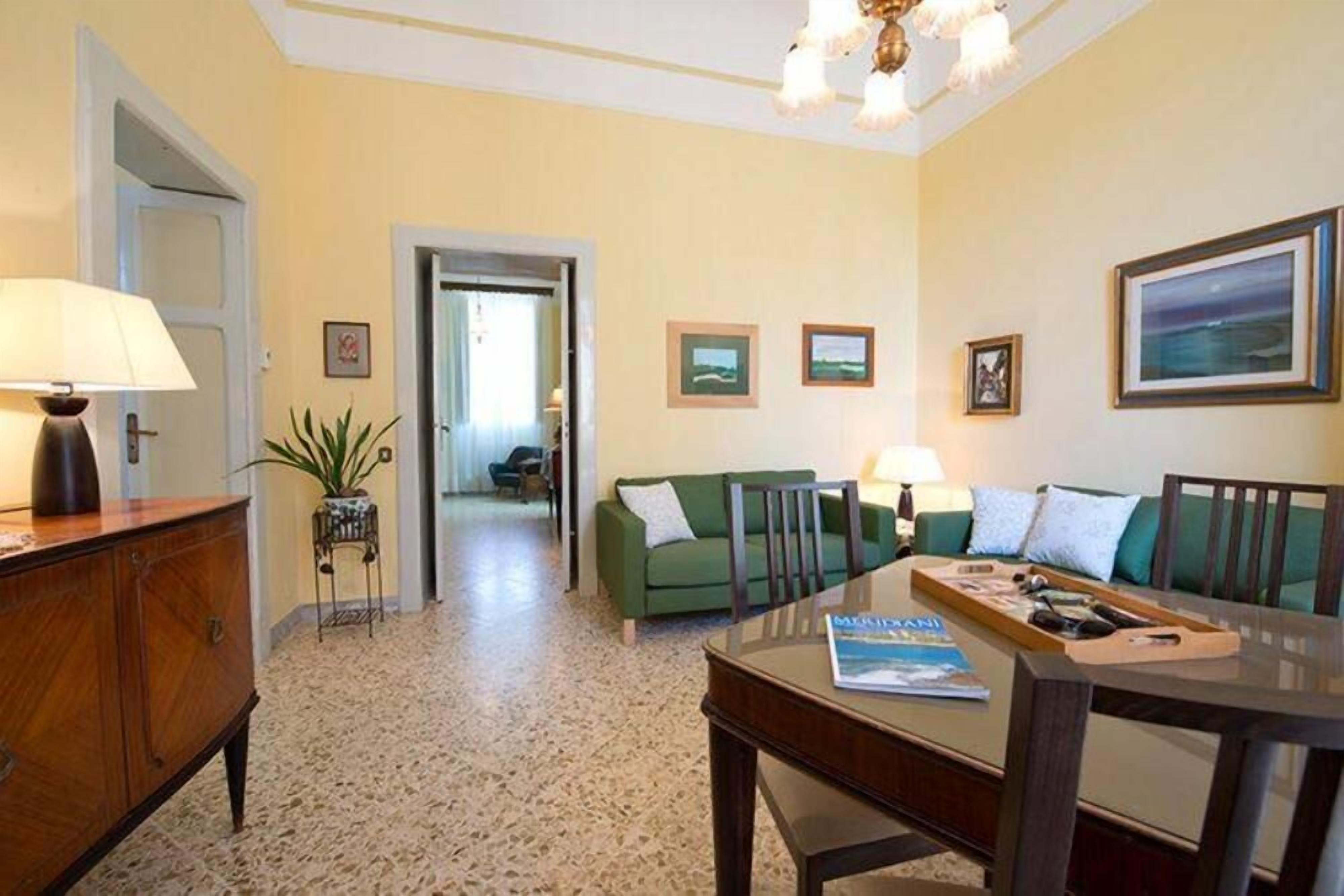 En El Corazón De Lecce: Casa De éPoca Muy Grande Y Muy Cómoda, Con Una Gran Terraza. - Lecce