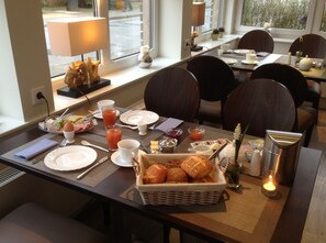 Pequeno-almoço tipo buffet incluído 