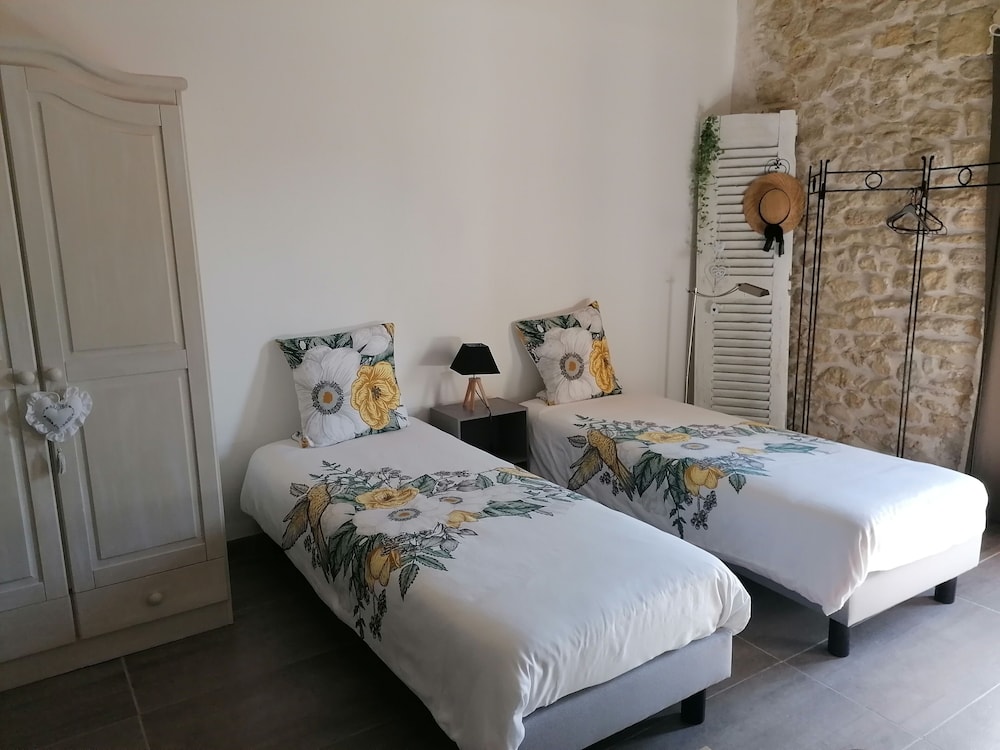 Provencal And Authentic Farmhouse With Olive Trees And A Magnificent Swimming Pool - Orange, France