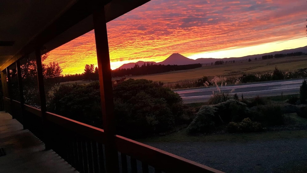 Alpine Chalets - Ground Floor Family Chalet - New Zealand