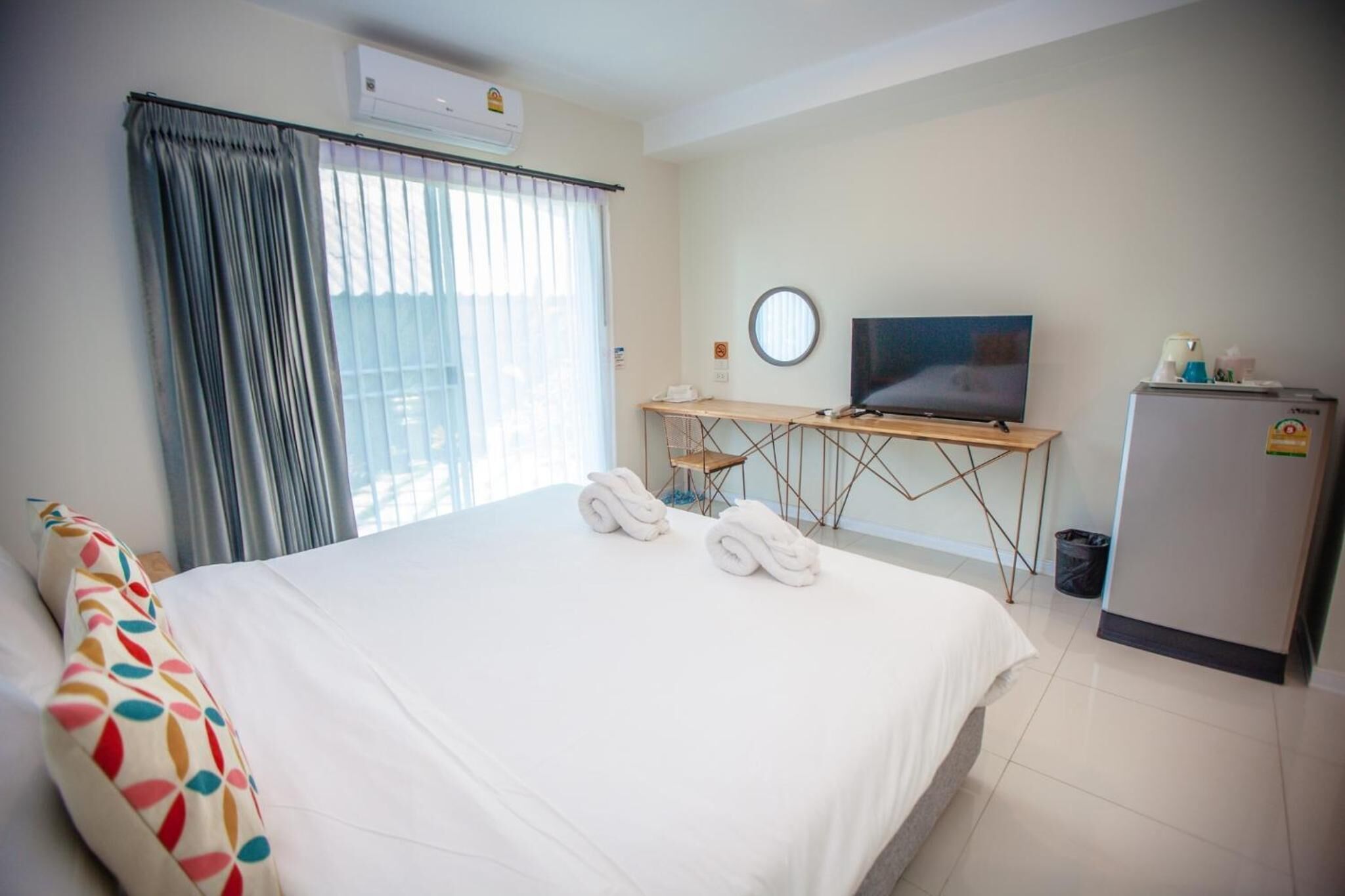 Minibar, secretária, cortinas/cortinados opacos, camas desdobráveis 