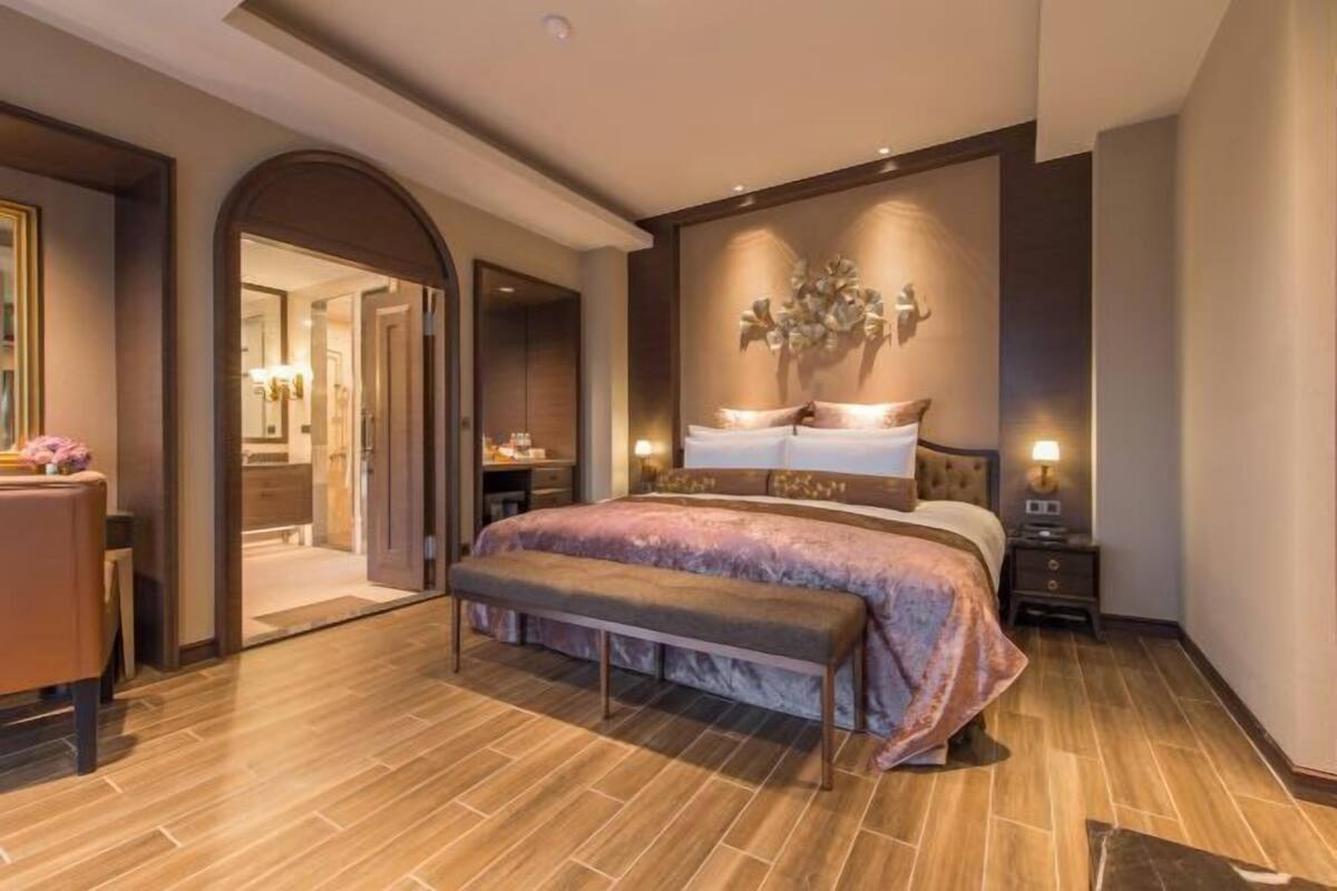 Roupas de cama premium, edredons de pluma, camas com colchões pillow-top