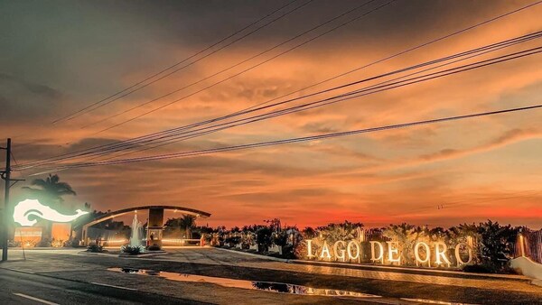 Lago De Oro Hotel & Wakepark - Calatagan