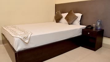 Quarto luxo | Escrivaninha, ferros/tábuas de passar roupa