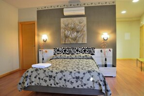 Quartos à prova de som, Wi-Fi de cortesia, roupa de cama