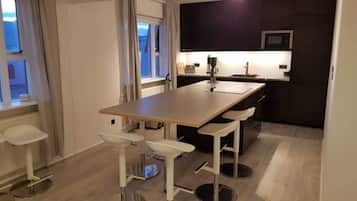 Casa, 6 quartos | Zona de pequenos-almoços