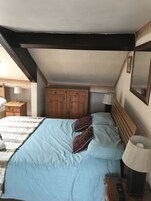 Secretária, ferro/tábua de engomar, Wi-fi grátis 