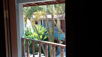 Quarto Quádruplo | Minibar, quartos insonorizados, ferro/tábua de engomar, Wi-fi grátis