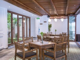 Café da manhã, almoço e jantar