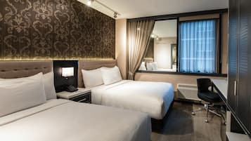 Roupas de cama premium, cofres nos quartos, escrivaninha