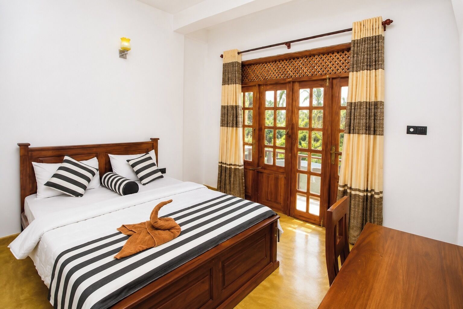 Quarto Duplo Deluxe | Cortinas/cortinados opacos, roupa de cama fornecida 