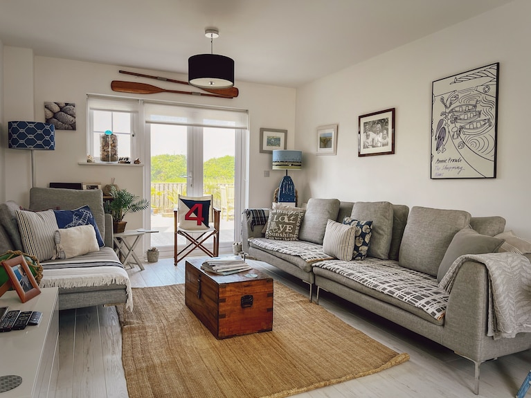 Mariners Moon - A Cottage That Sleeps 8 Guests In 4 Bedrooms - Kent