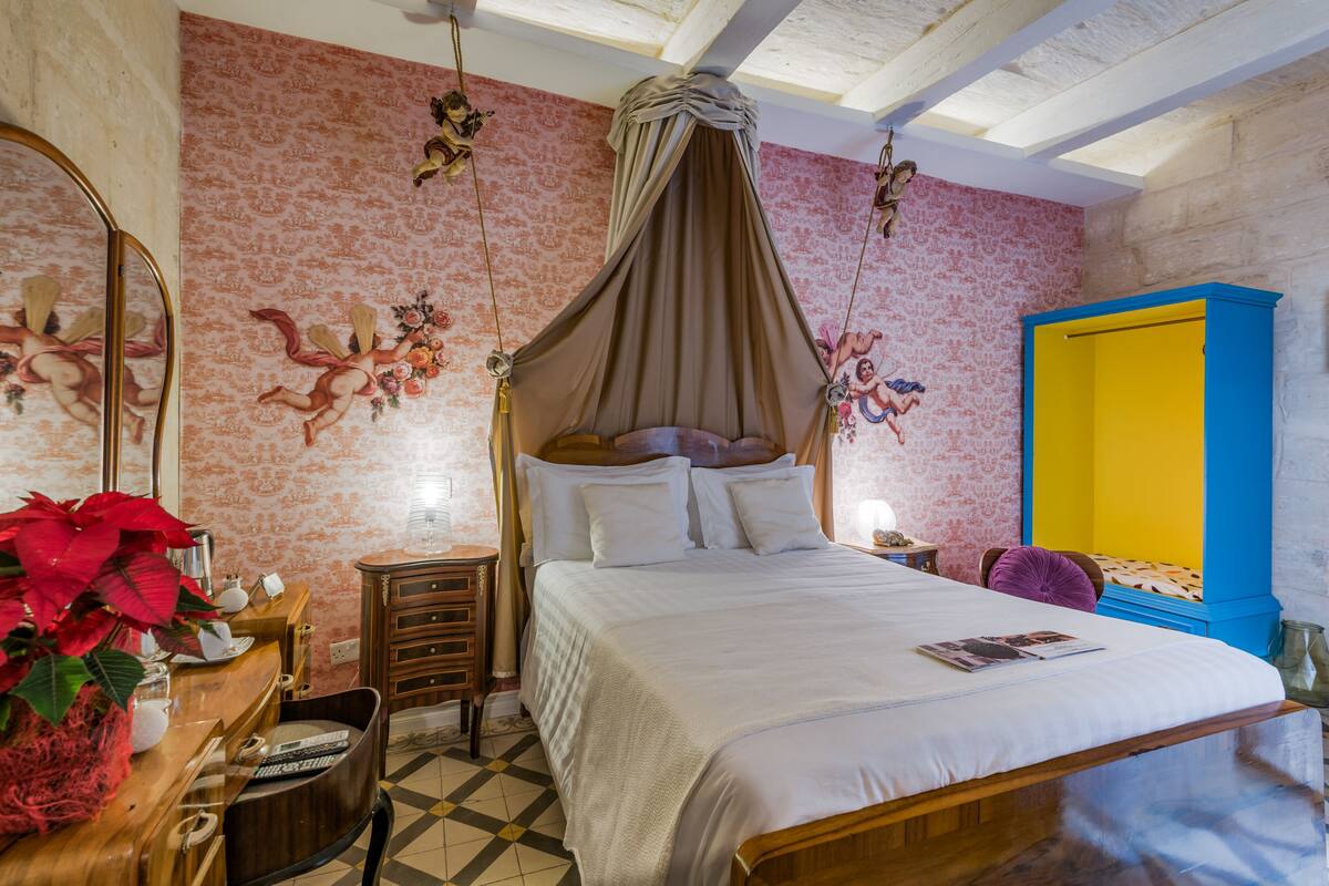 Quarto (Comfrot Double Room) | Roupa de alta qualidade, secretária, cortinas/cortinados opacos 