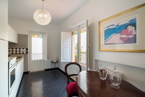 Apartamento, terraço | Cozinha privada | Chaleira elétrica