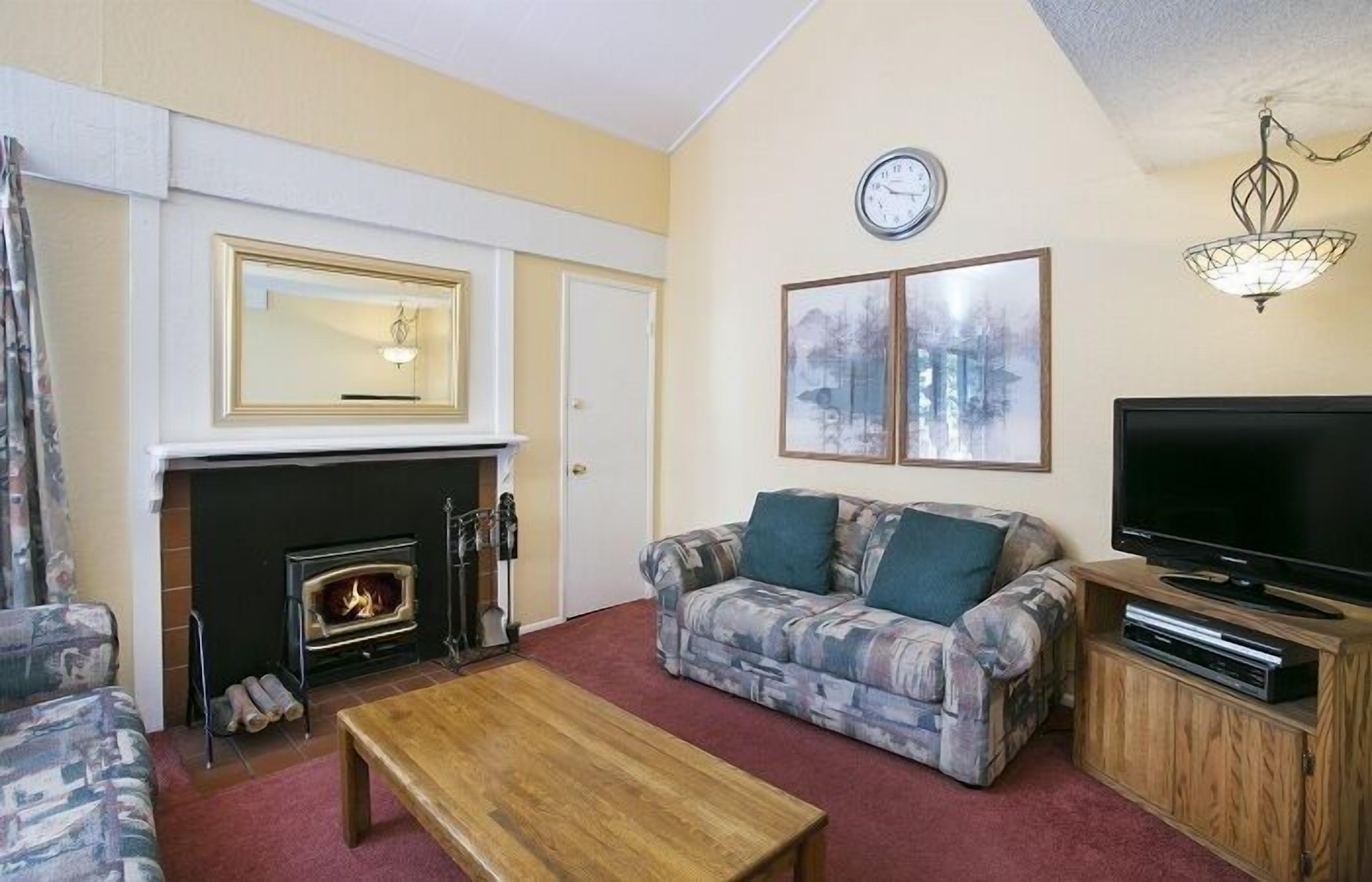 Quaint Cottage Style 1 Bedroom 2 Bath By Village - Mammoth Mountain, CA