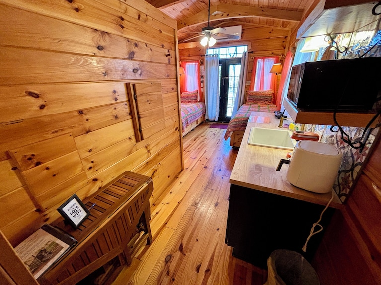 #16 Sabina - *New Kitchen* Gypsy Cottage - 塞維爾維爾