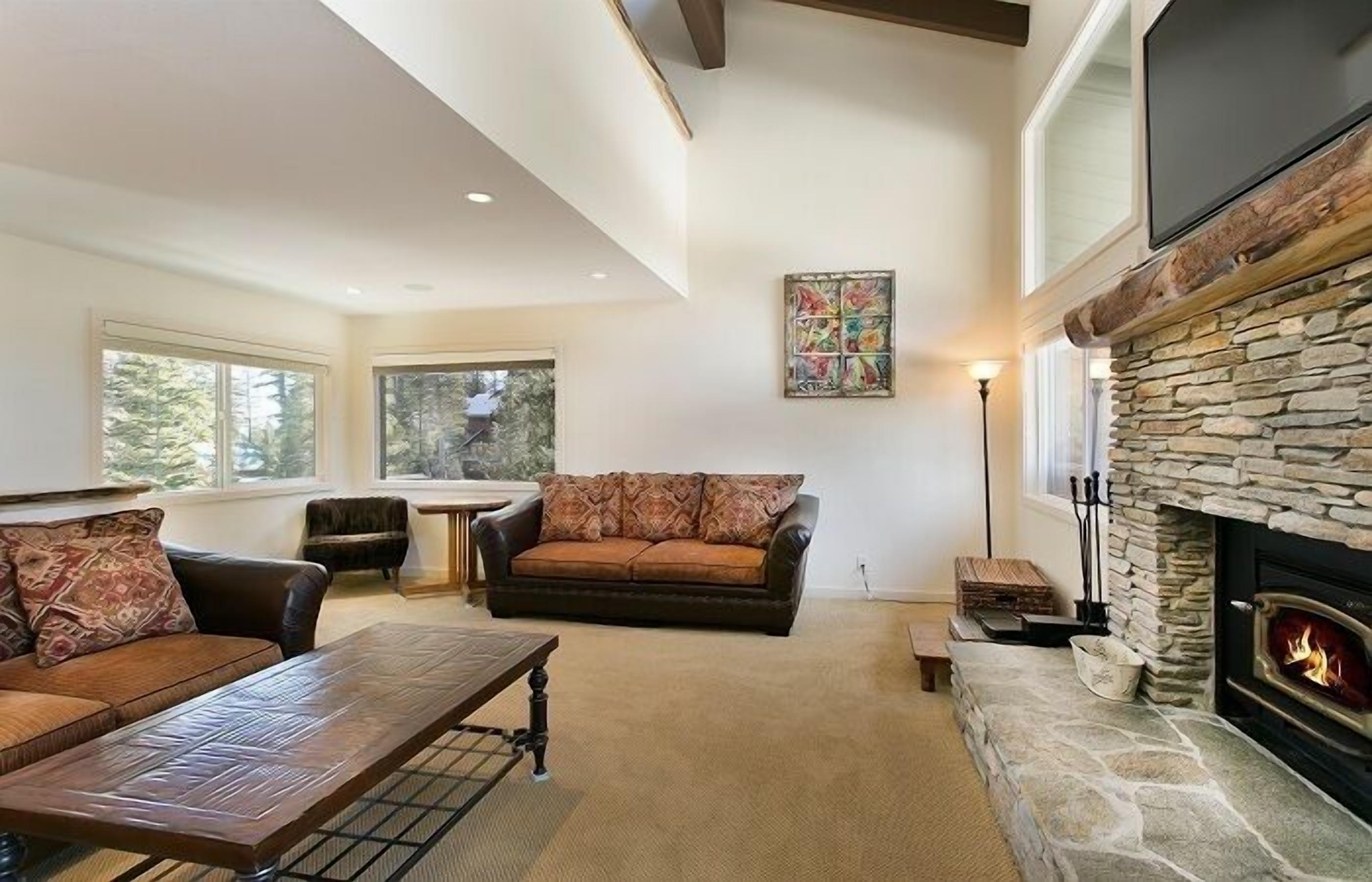 Spacious And Remodeled 3 Bedroom 3 Bath Townhome - Mammoth Mountain, CA