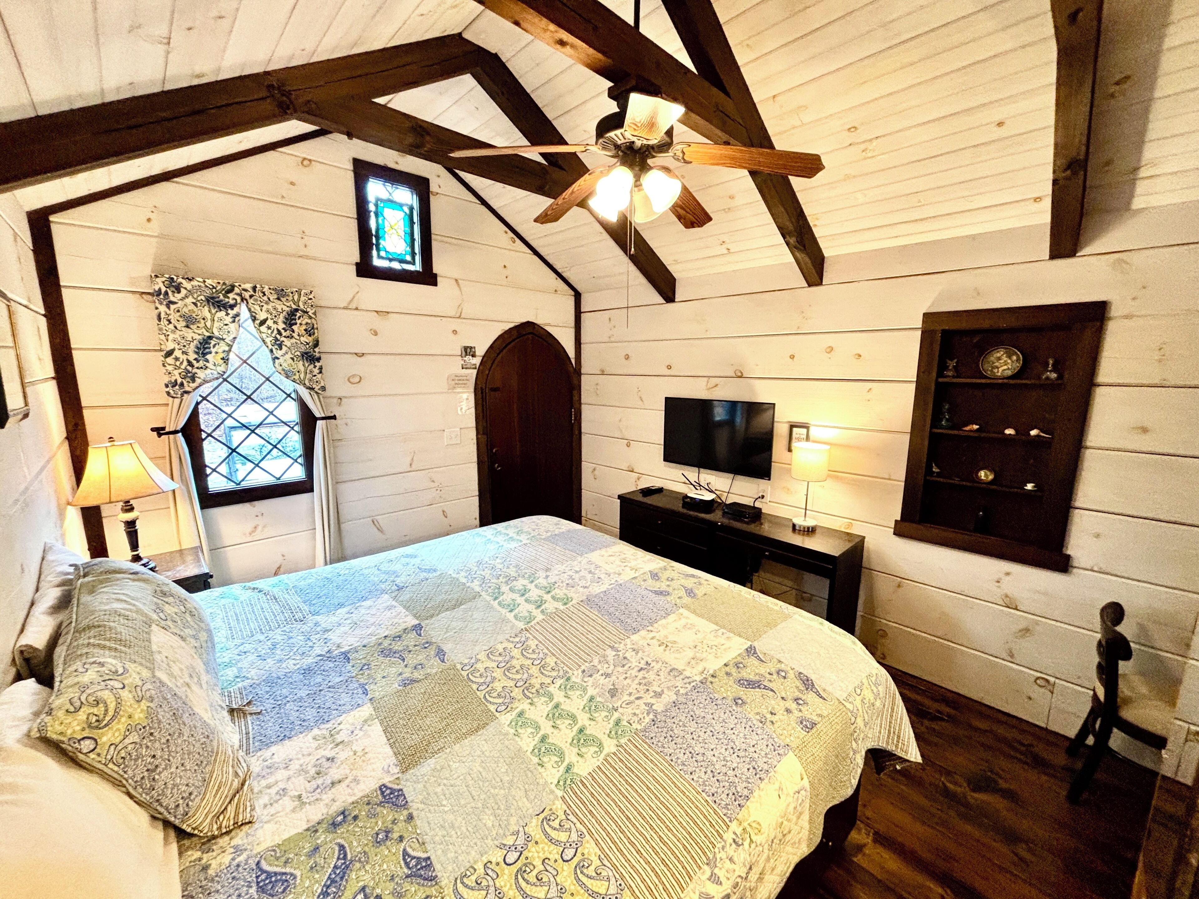 #8 Helga - Tiny Home Cottage - Sevierville, TN