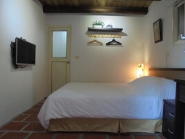 Quarto casal standard | 1 quarto, roupas de cama premium, escrivaninha, quartos à prova de som