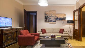 Apartamento Cidade, 2 quartos, Vista para a cidade, no piso executivo | 1 quarto, cofre no quarto, secretária, quartos insonorizados