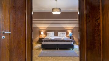 Apartamento Cidade, 2 quartos, Vista para a cidade, no piso executivo | 1 quarto, cofre no quarto, secretária, quartos insonorizados