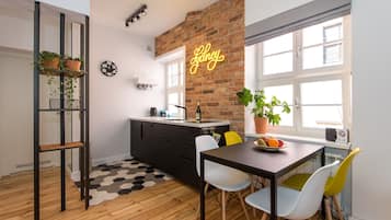 Suite-Estúdio | 1 quarto, roupa de alta qualidade, com decoração personalizada