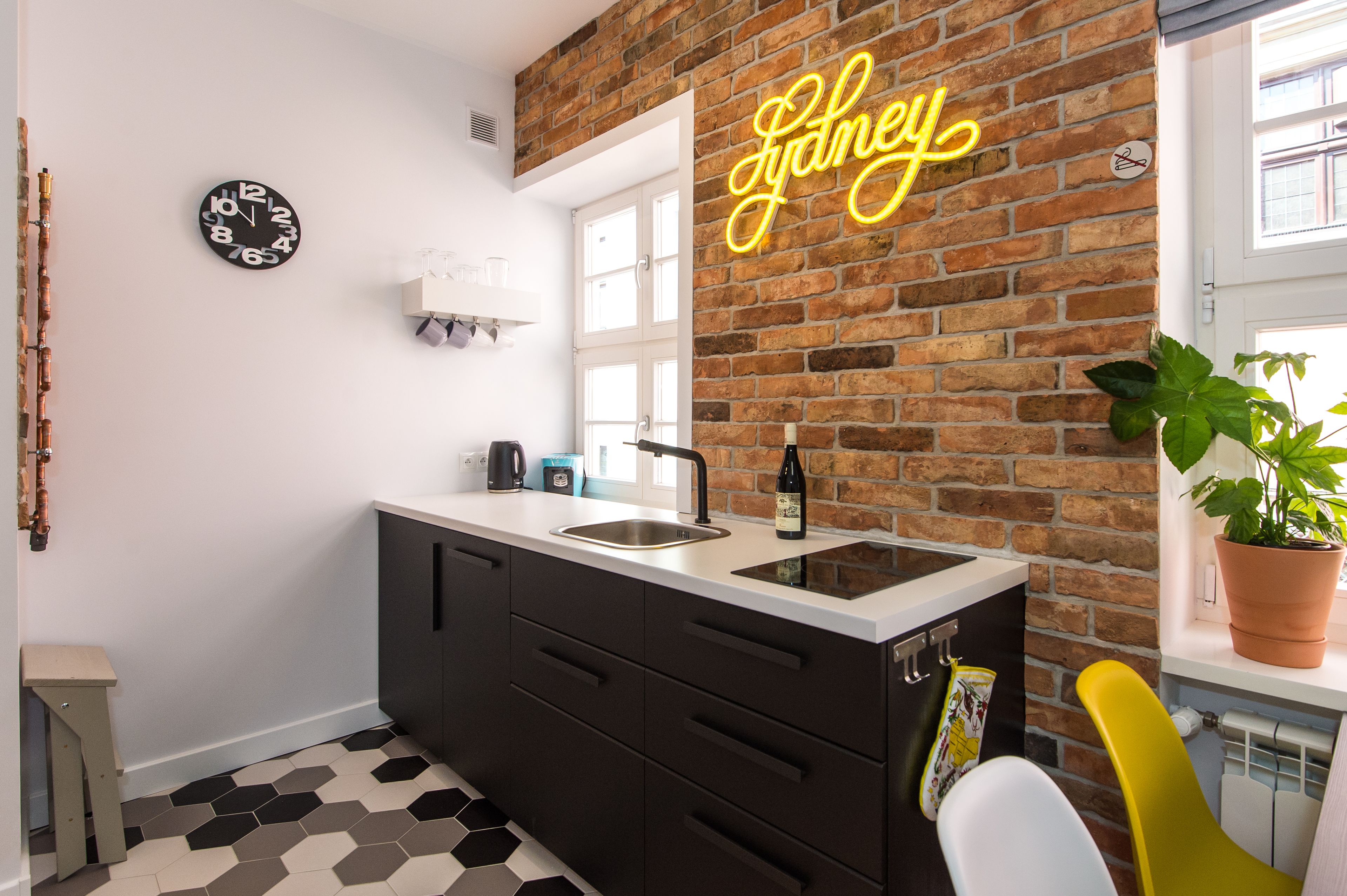 Suite-Estúdio | Kitchenette privada | Um frigorífico/congelador grande, uma placa de cozinha 