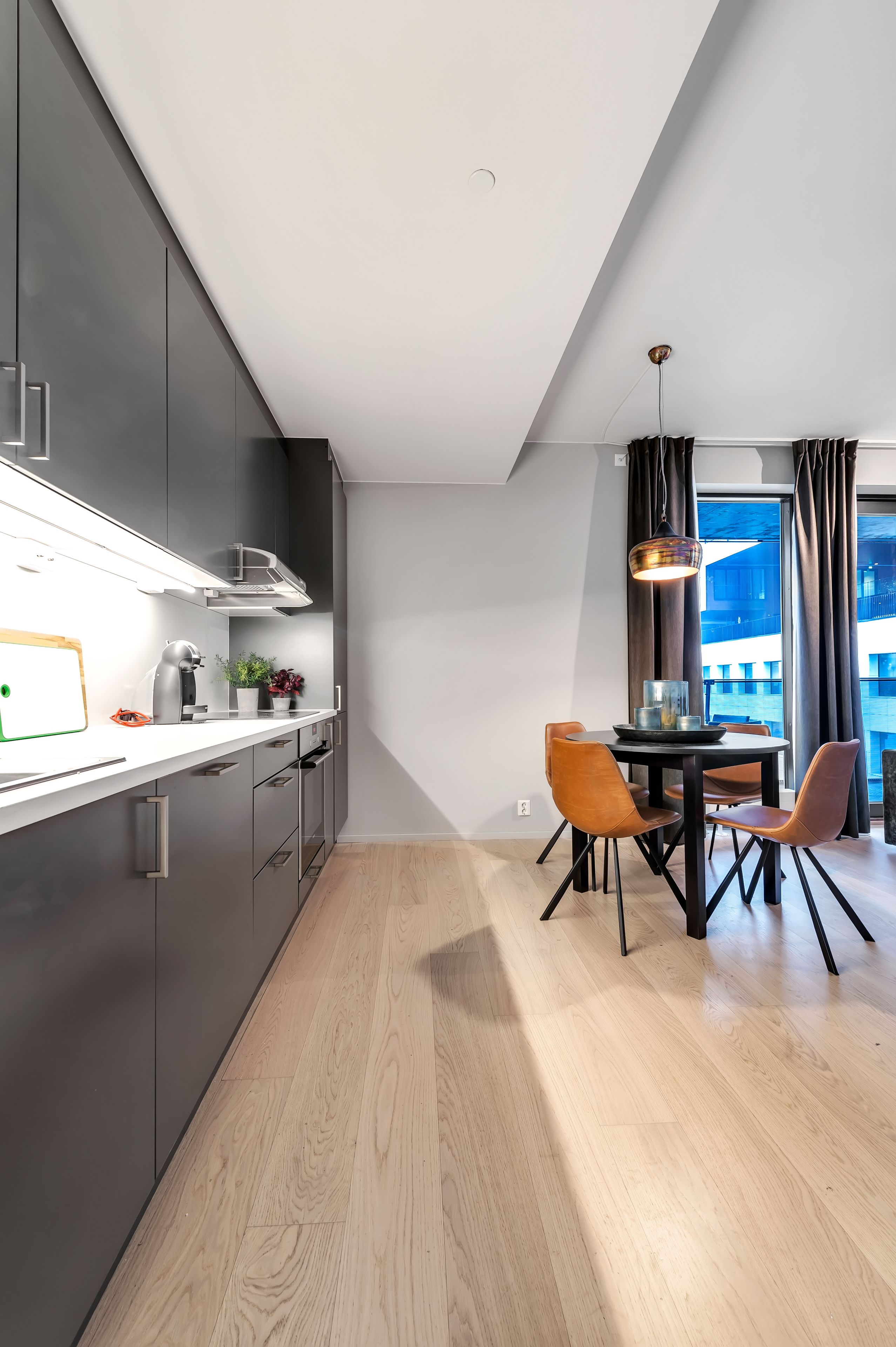 Apartamento | Cozinha privada | Cafeteira/chaleira, geladeira grande, micro-ondas (mediante solicitação)