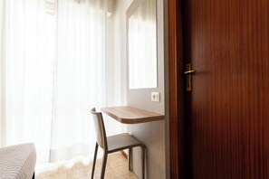 Quarto Duplo ou Twin Deluxe | Cofre no quarto, secretária, berço de viagem, Wi-fi grátis