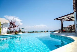 Piscina exterior sazonal