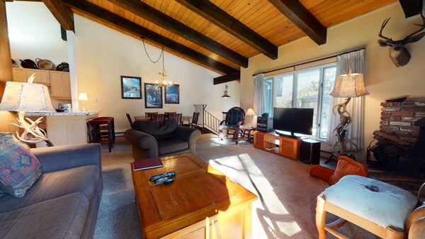Chateau De Montagne 23 Spacious Family Condo With Great Complex Amenities On Shuttle Route By Redawning - Mammoth Lakes, CA