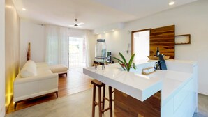 Apartamento, 1 quarto | Área de estar | TV de tela plana, Netflix