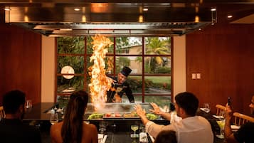 10 restaurantes: servem pequenos-almoços, almoços e jantares