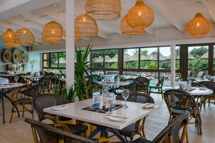2 restaurantes: opção de café da manhã, almoço e jantar