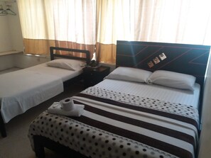 Quarto casal (Fan) | Frigobar, ferros/tábuas de passar roupa, Wi-Fi de cortesia