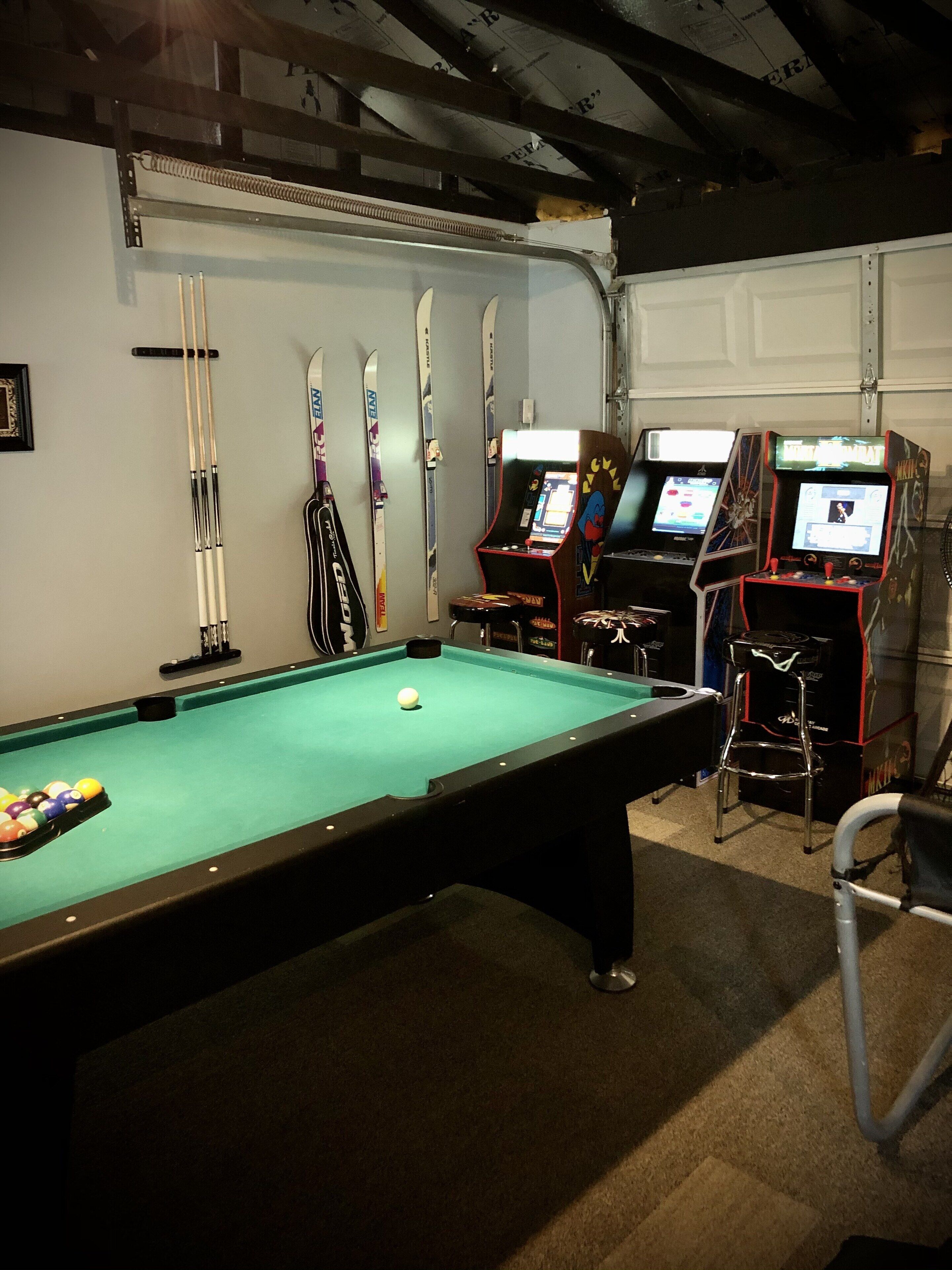 New 7 Person Hot Tub & HUGE Game room. Beautiful terrazzo Counter and ...