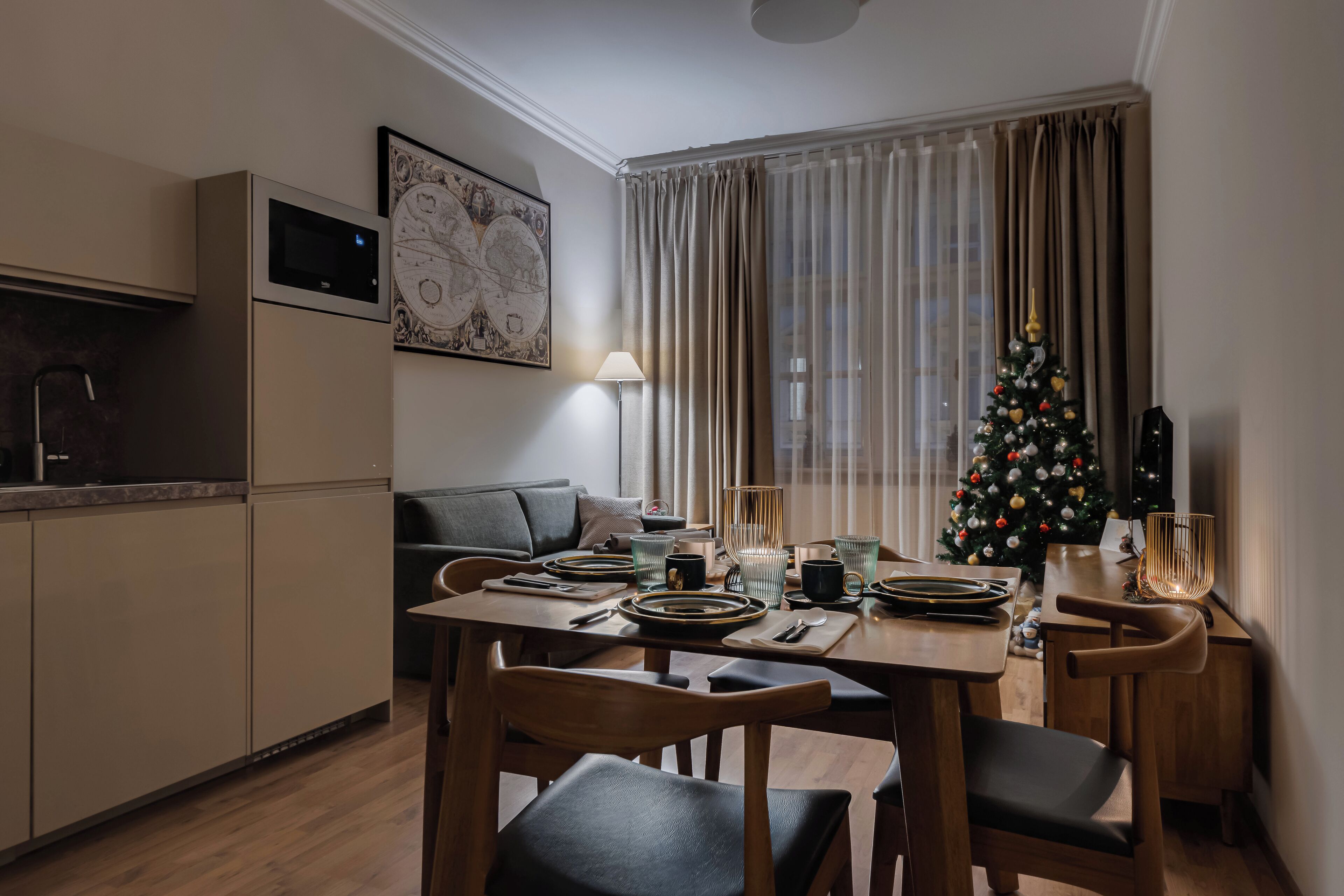 Apartamento Deluxe, 2 quartos | Sala | Televisor 