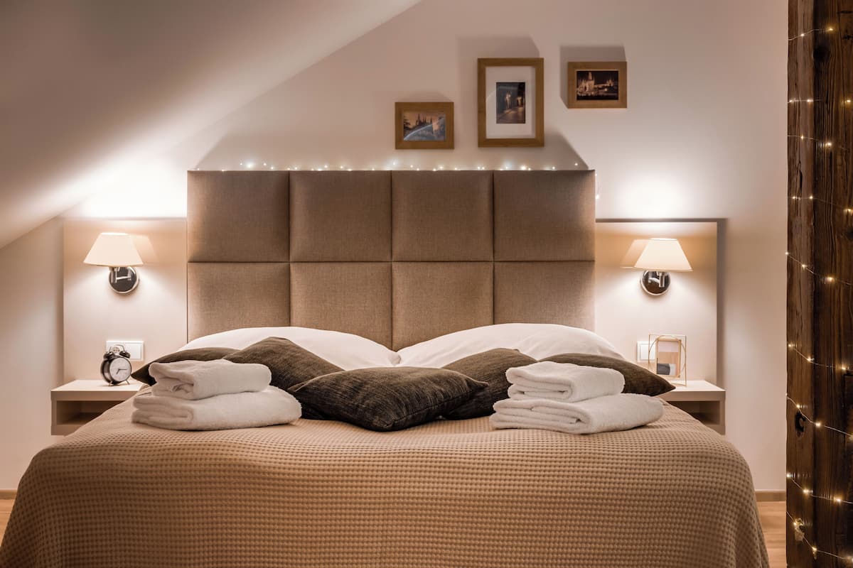 Estúdio Deluxe | Roupa de alta qualidade, camas de colchão Select Comfort